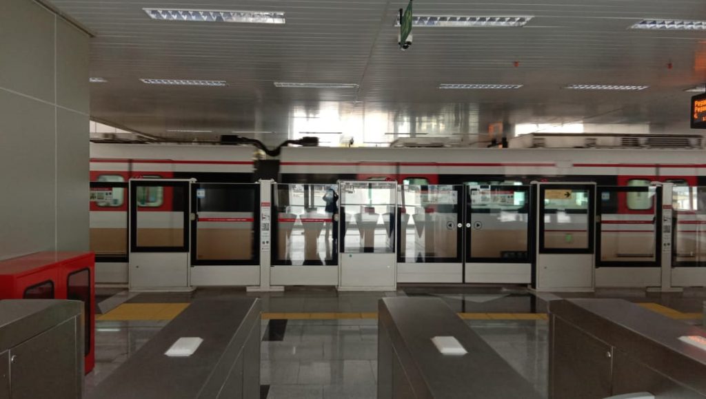 Warga Nikmati LRT Jakarta Dengan Gratis - Berita Daerah