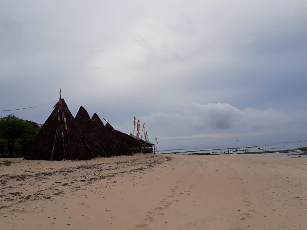 Cantiknya Pasir Putih Pantai Tablolong - Berita Daerah