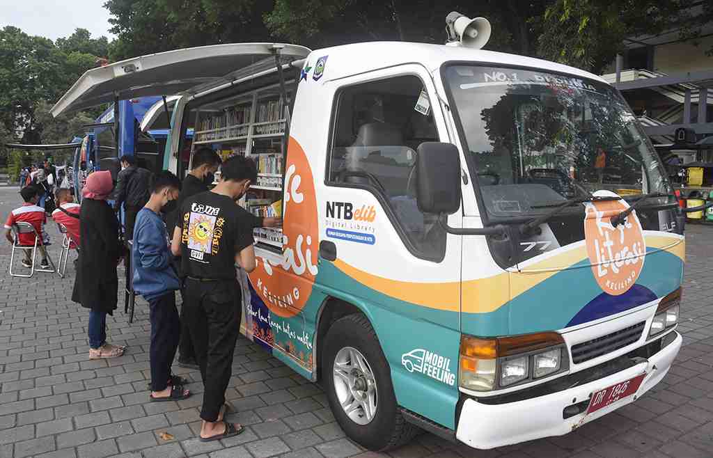 Layanan Mobil Kopi Literasi Keliling Gratis di Mataram, NTB - Berita Daerah