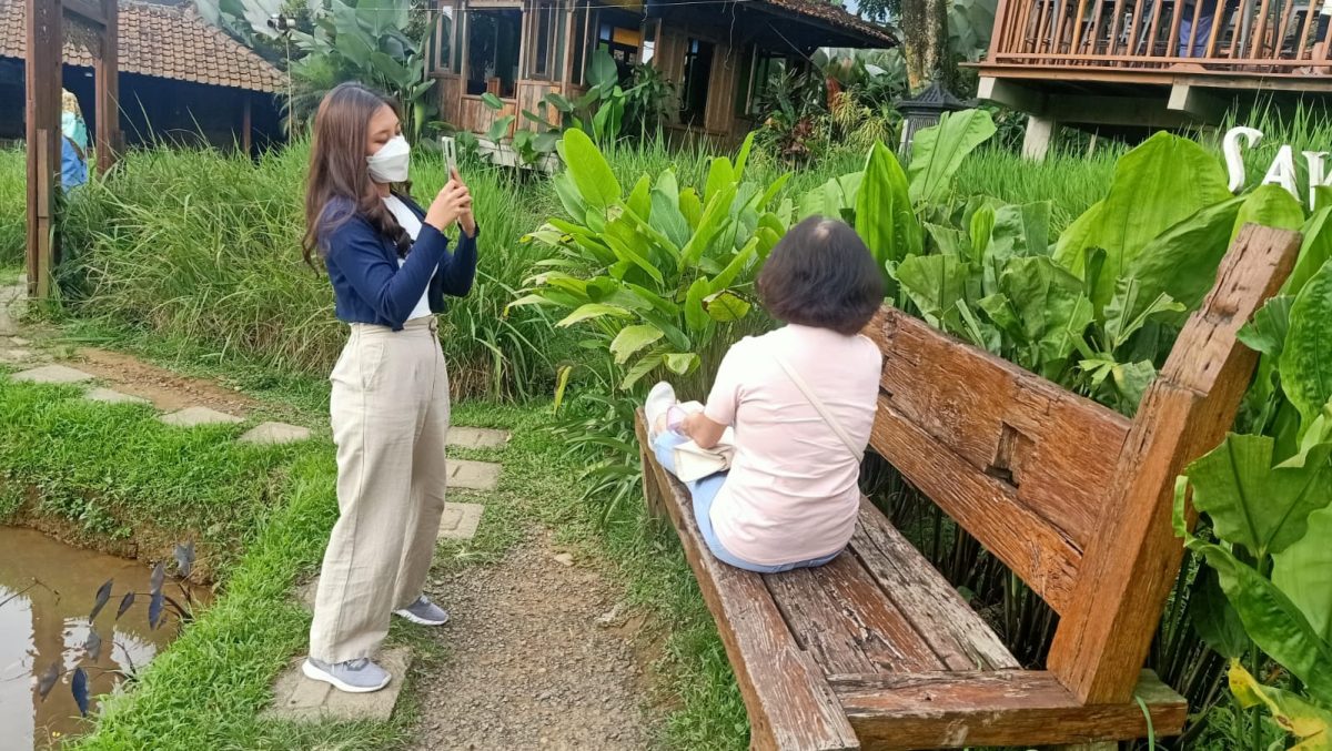 Sawah Segar, Restoran dengan Pemandangan Sawah di Sentul, Jawa Barat ...