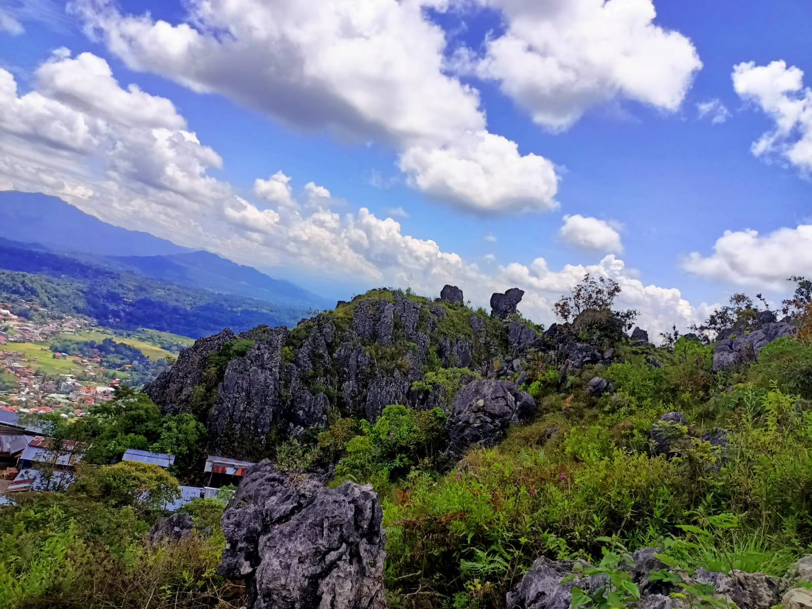 Buntu Burake, Puncak Bukit Penuh Keindahan di Tana Toraja - Berita Daerah