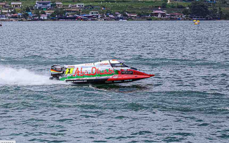 Sesi Latihan F1 Powerboat 2023 di Danau Toba, Sumatera Utara - Berita Daerah