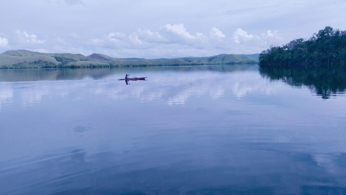 Keindahan Alam Danau Sentani di Papua - Berita Daerah