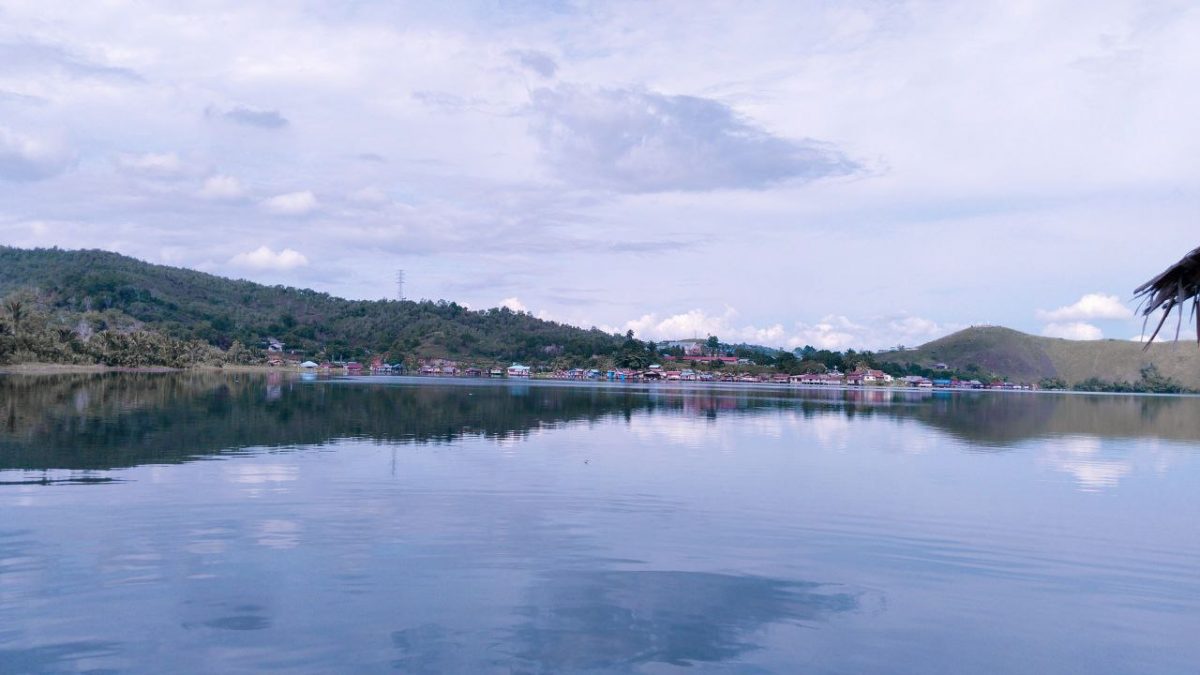Keindahan Alam Danau Sentani di Papua - Berita Daerah