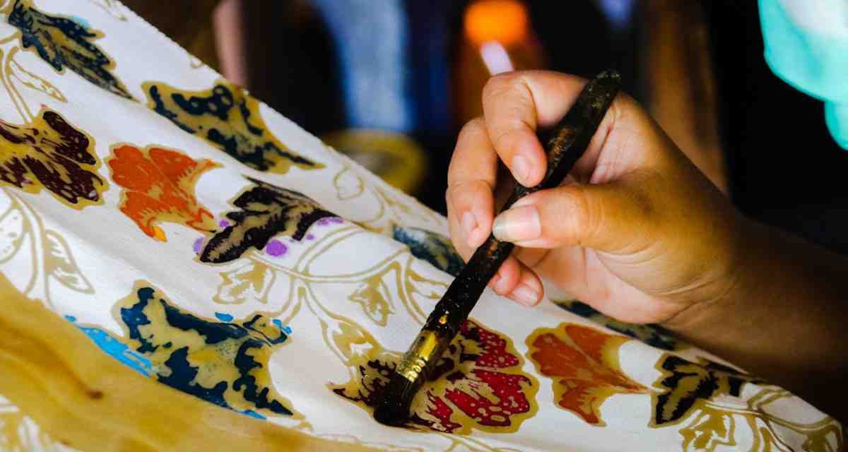 Pewarnaan Dengan Metode Colet di Sentra Batik Kulonprogo - Berita Daerah