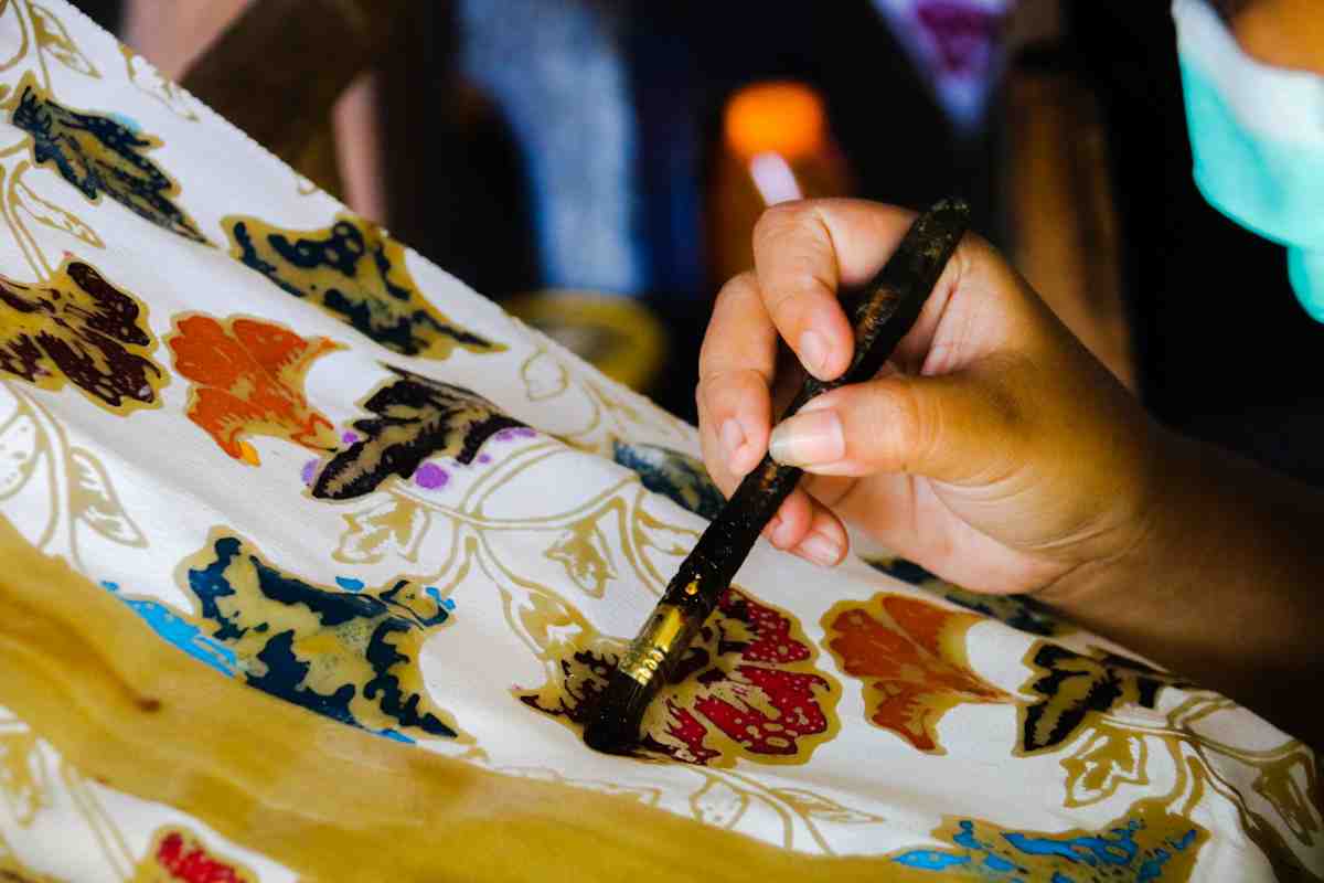 Pewarnaan Dengan Metode Colet di Sentra Batik Kulonprogo - Berita Daerah