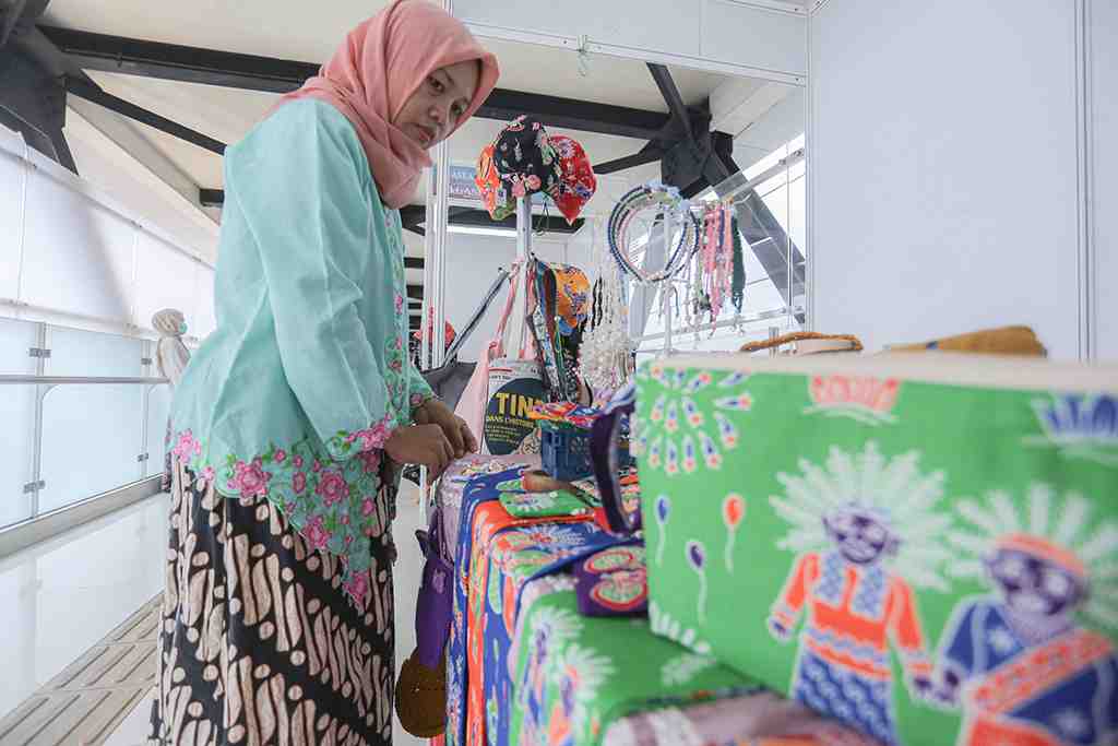 Batik Betawi di Pameran UMKM Stasiun MRT ASEAN - Berita Daerah
