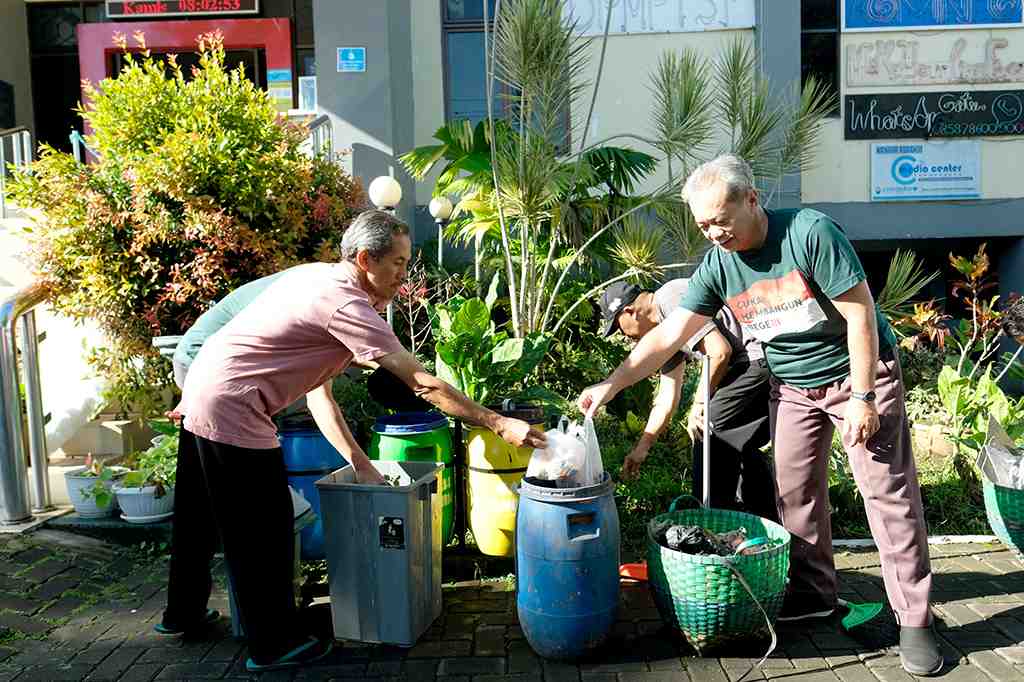 Gerakan Pungut Pilah Sampah Peringati Hari Peduli Sampah Nasional ... Gerakan Pungut Pilah Sampah Peringati Hari Peduli Sampah Nasional ...