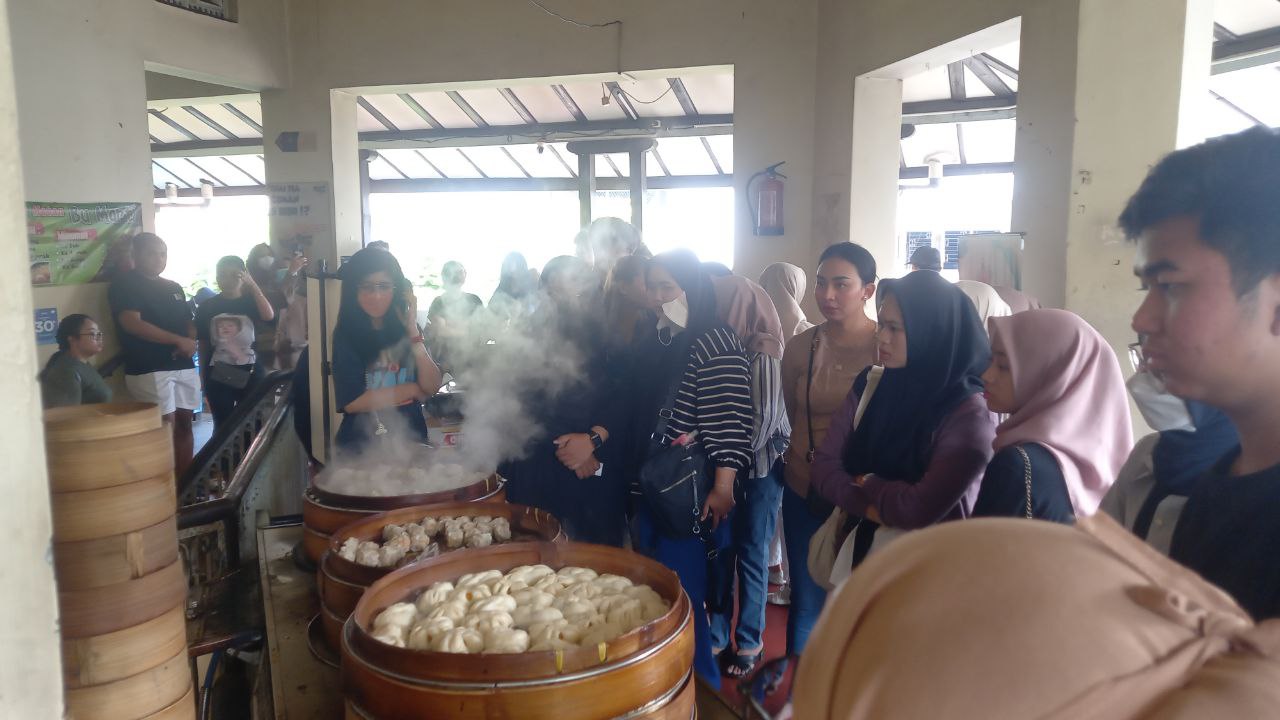 Lezatnya Menikmati Dimsum Viral “Uma Yum Cha”, Pasar Gedhe, Solo ...