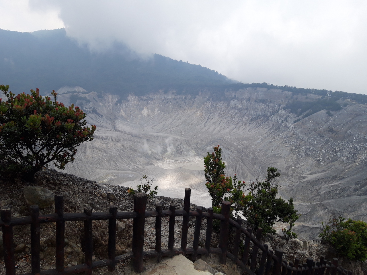 Gunung Tangkuban Perahu yang Eksotik - Berita Daerah