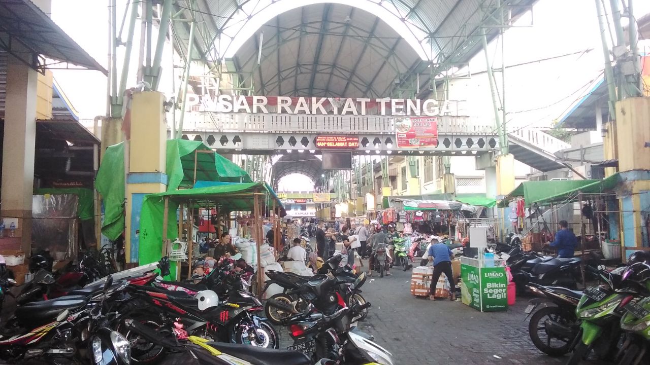 Suasana Pasar Rakyat Tengah di Jalan Asahan, Kota Pontianak - Berita Daerah