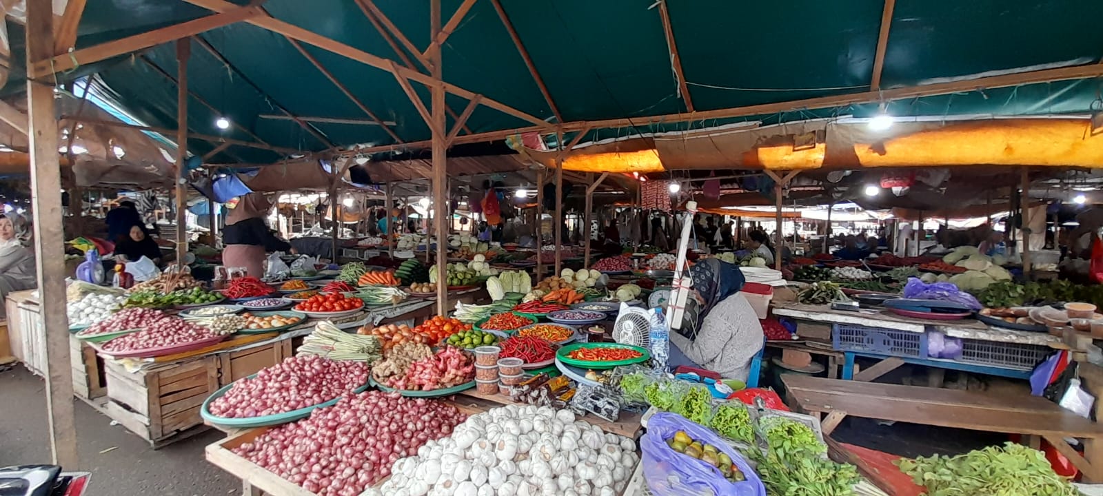 Pedagang Sayur Mayur di Pasar Kemakmuran, Kabupaten Kotabaru - Berita ...