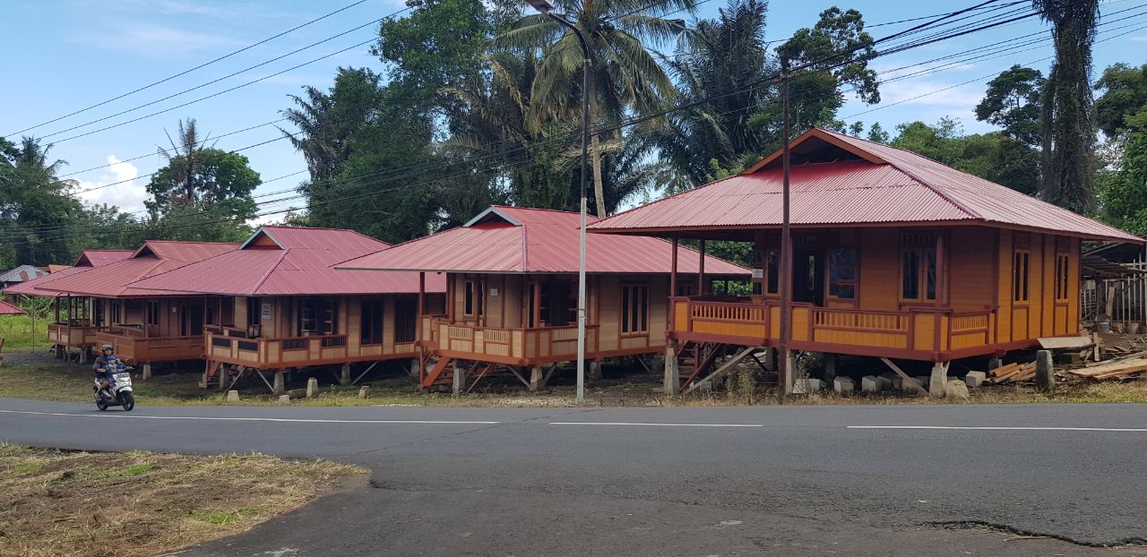 Rumah Adat Minahasa di Desa Woloan, Kota Tomohon - Berita Daerah