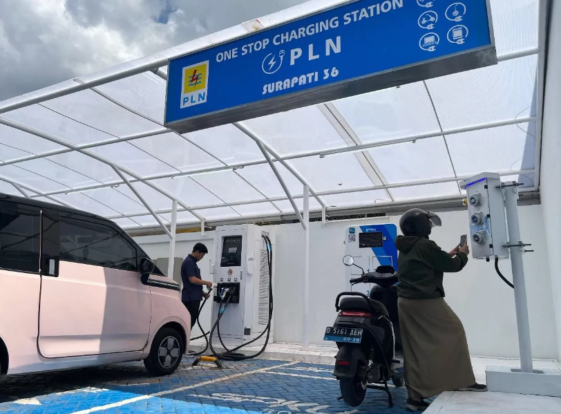 PLN Resmikan One Stop EV Charging Station di Jalan Surapati, Bandung ...
