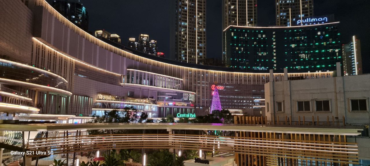 Kilauan Lampu Cantik di Mall Central Park, Jakarta Barat - Berita Daerah