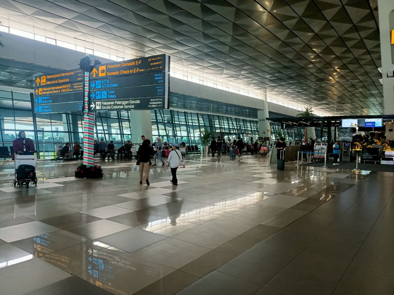Suasana Terminal 3 Bandara Soekarno Hatta di Pagi Hari - Berita Daerah