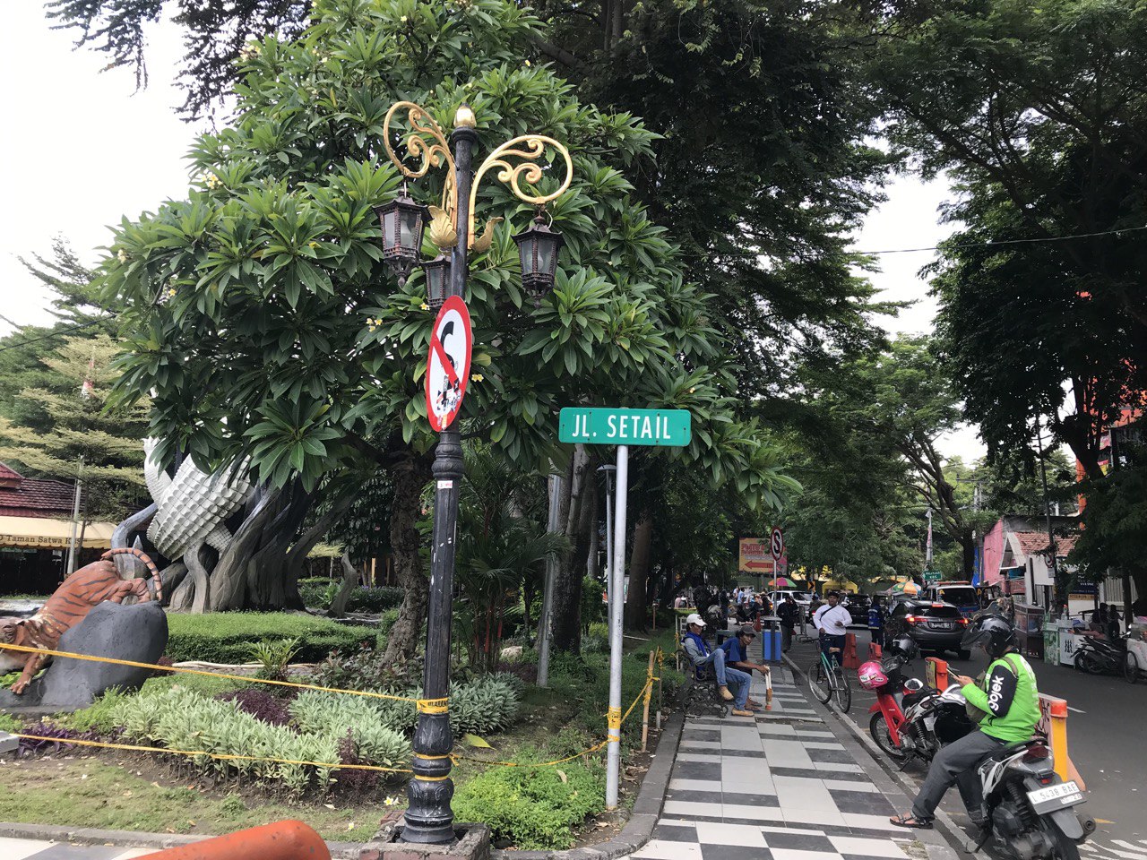 Suasana Jalan Setail di Kota Surabaya, Jawa Timur - Berita Daerah