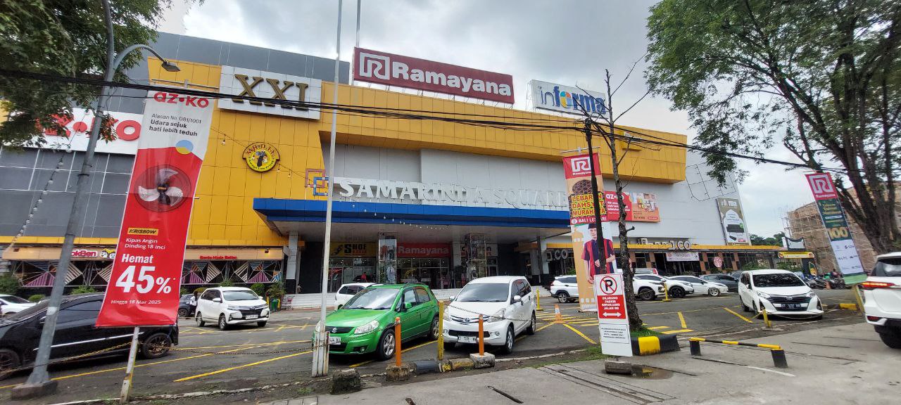 Parkiran Mobil di Mall Samarinda Square - Berita Daerah