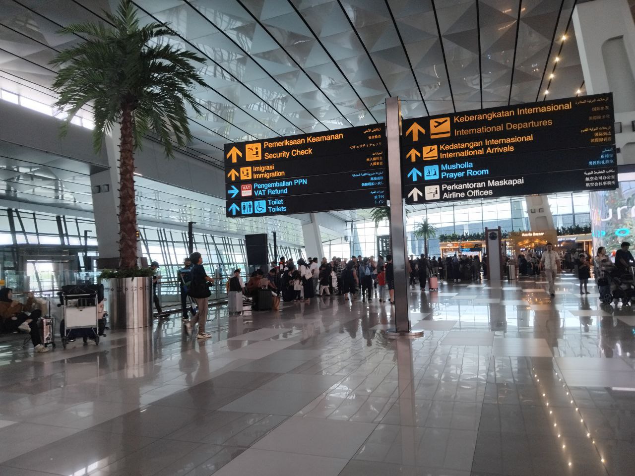 Suasana Terminal 3 Bandara Internasional Soekarno Hatta - Berita Daerah