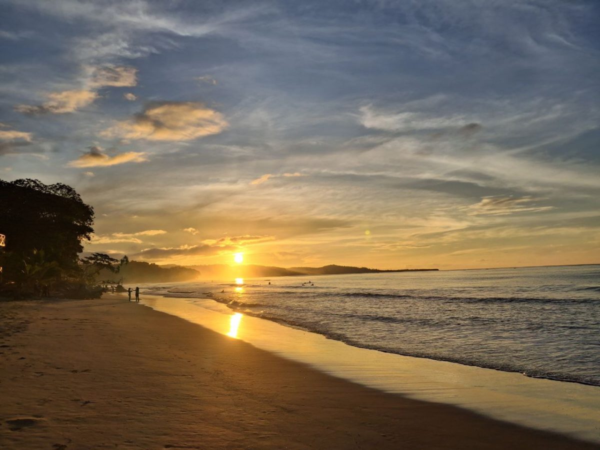 Pantai Amban Manokwari: Keindahan Alam Liar Papua Barat yang Memikat ...