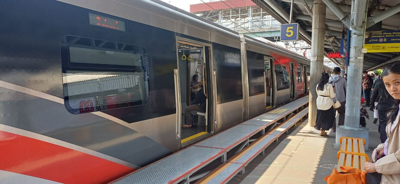 Penampakan Commuter Line Baru Jabodetabek - Berita Daerah