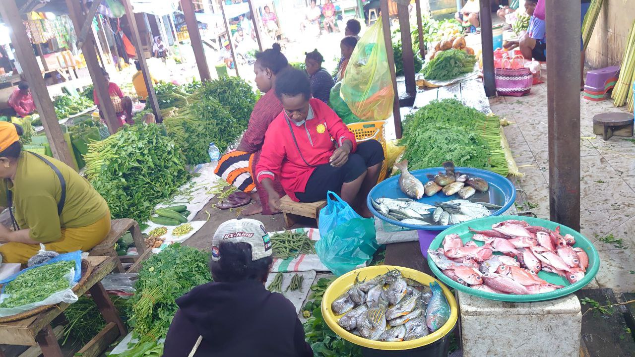 Pedagang Sayur Mayur di Pasar Wori, Manokwari - Berita Daerah