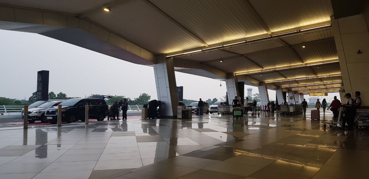 Suasana Luar Lobby Terminal 3 Bandara Soekarno Hatta - Berita Daerah