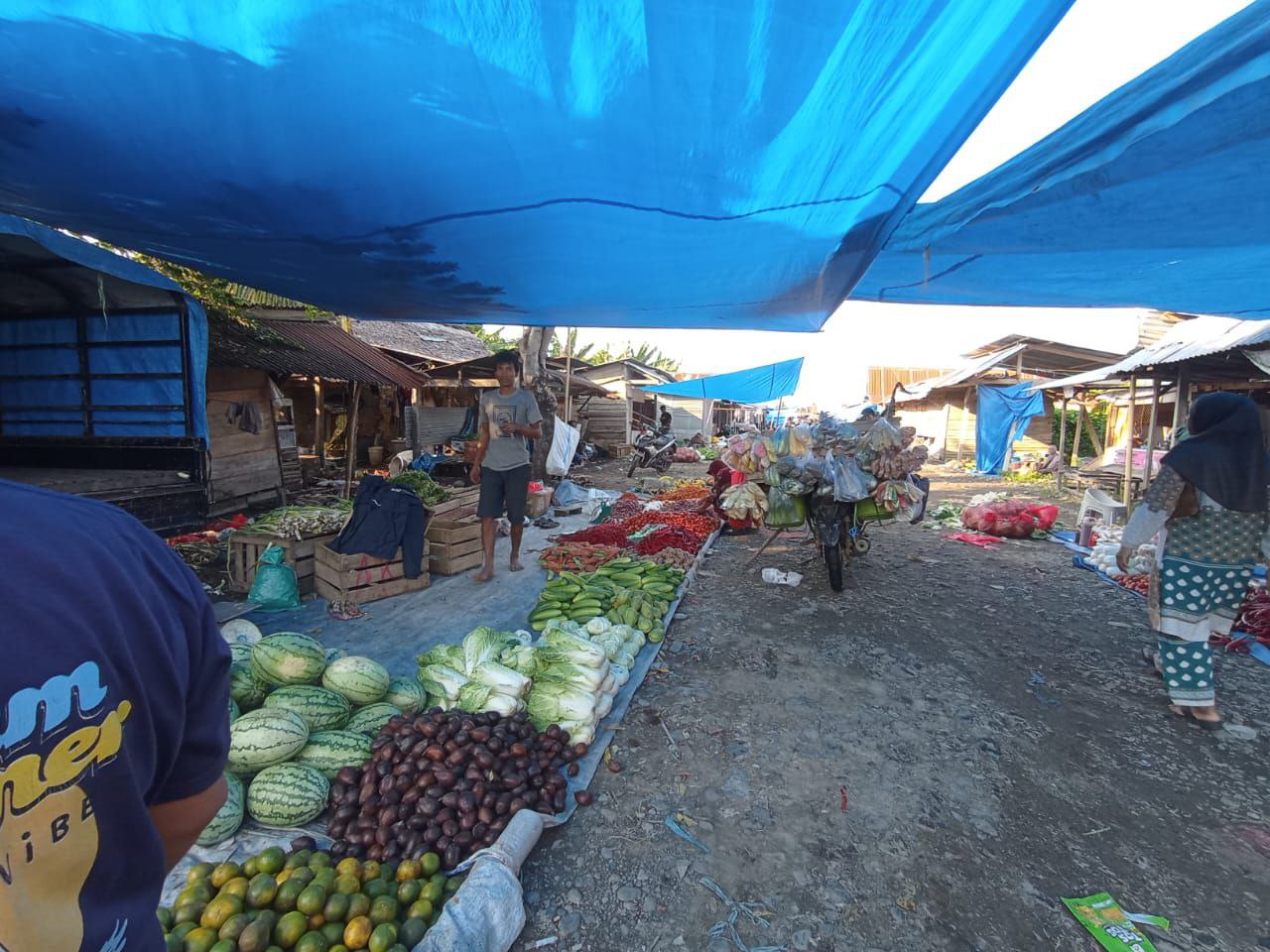 Suasana Pasar Tasiu di Kabupaten Mamuju - Berita Daerah