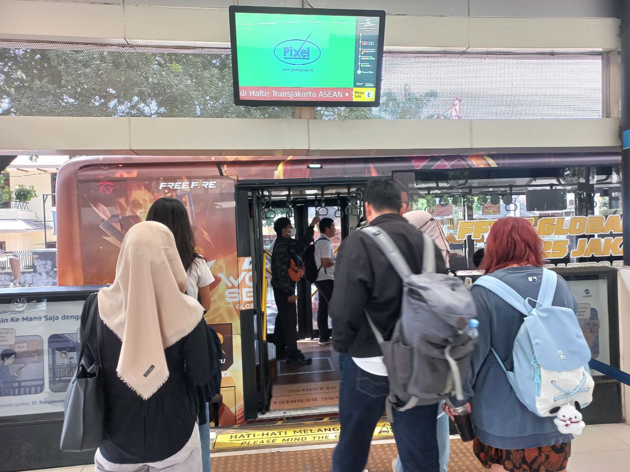 Suasana Halte ASEAN Blok M, Jakarta Selatan - Berita Daerah