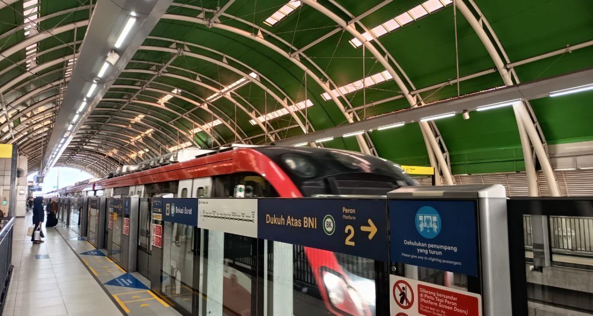 Suasana Stasiun LRT Kuningan di Jakarta Selatan - Berita Daerah
