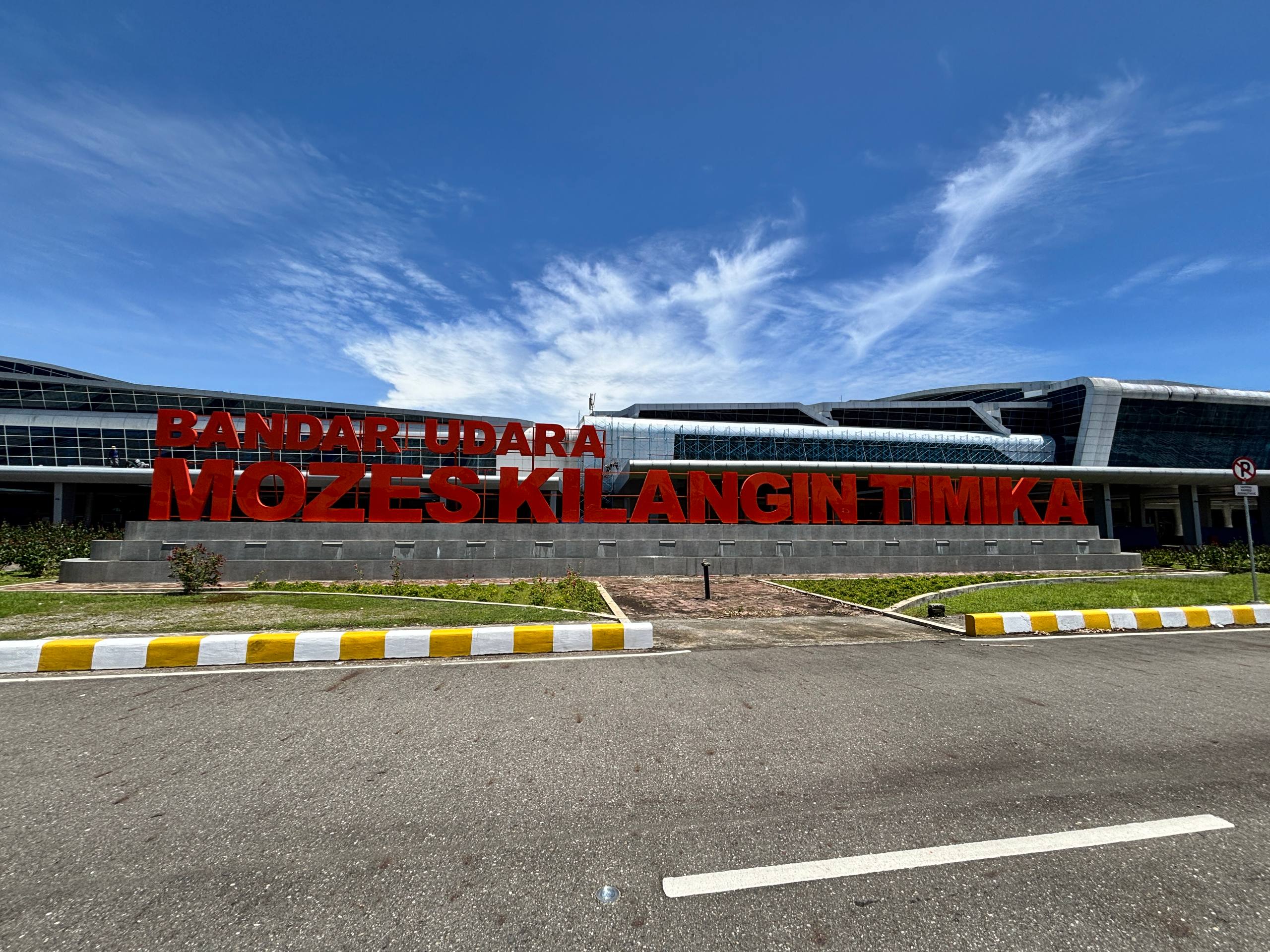 Langit Cerah di Bandara Mozes Kilangin Timika - Berita Daerah