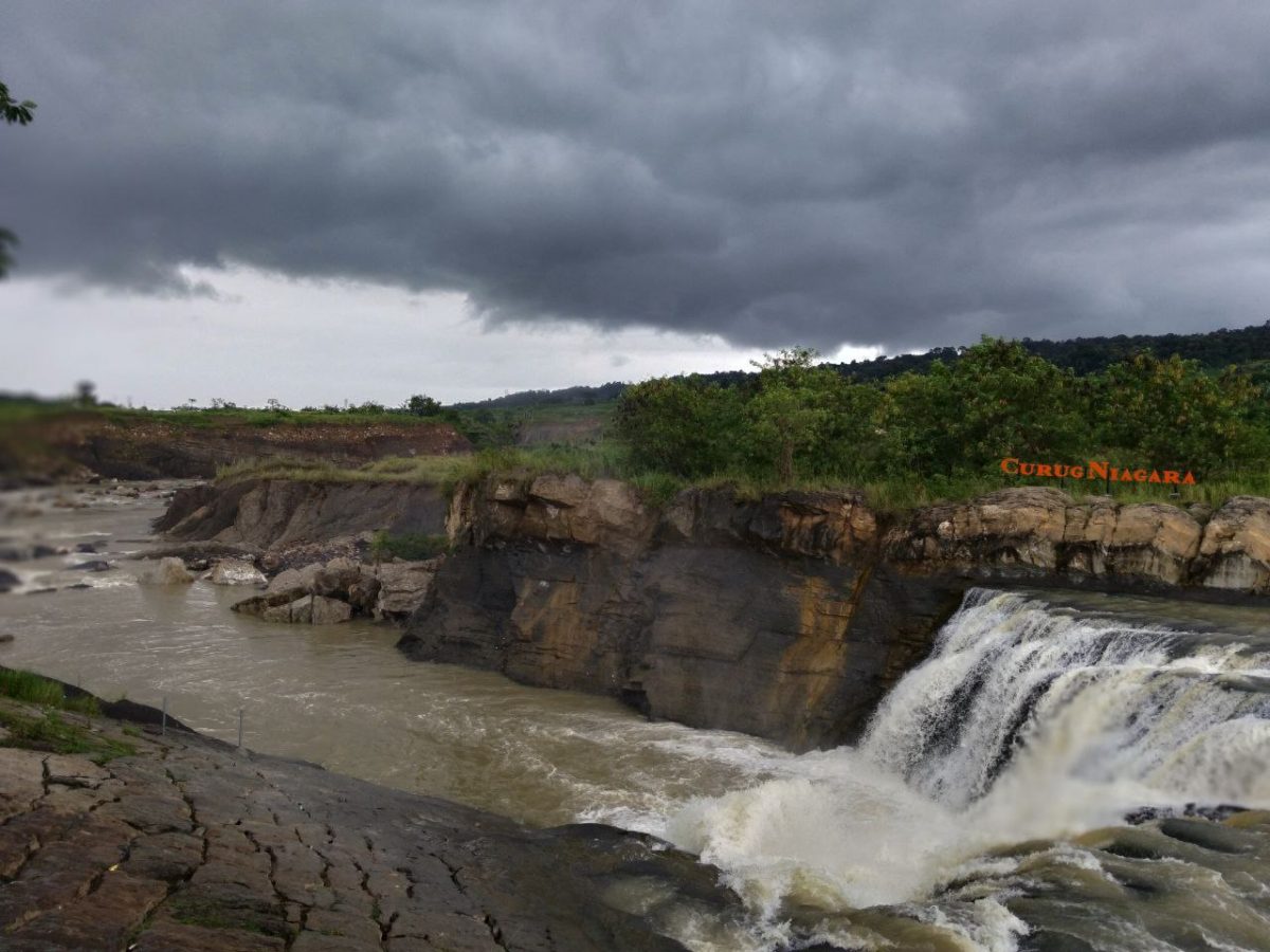 Keindahan Wisata Air Terjun Curug Niagara di Kabupaten Bogor - Berita ...