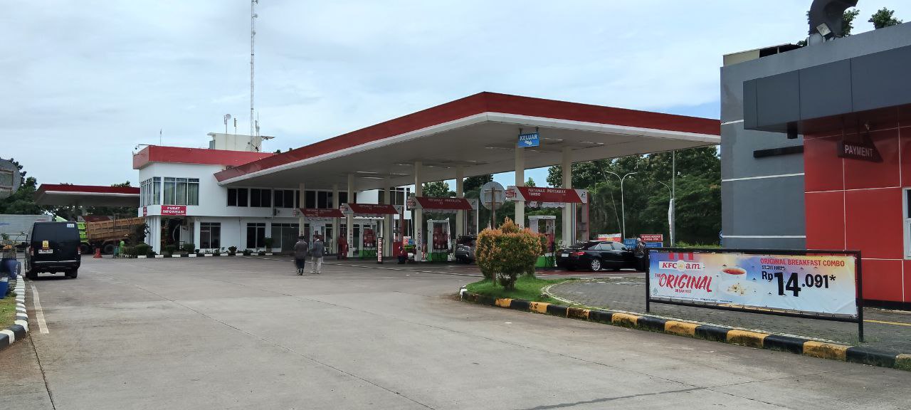 Suasana SPBU di Rest Area KM 102A Jalan Tol Cipali - Berita Daerah